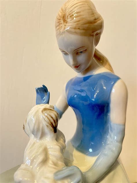 Figurka Porcelanowa Kobieta Z Psem Royal Dux Rzesz W Olx Pl