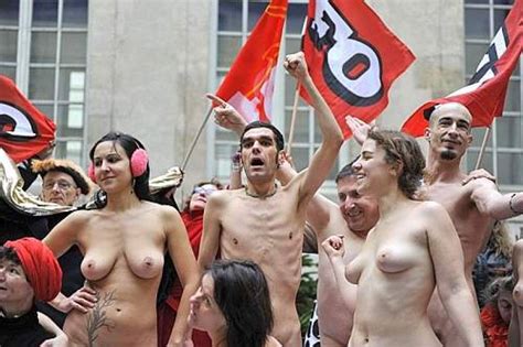 Sciopero Modelle Modelle Nude Scioperano A Parigi