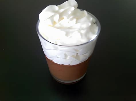 Recette de Mousse au chocolat praliné et chantilly