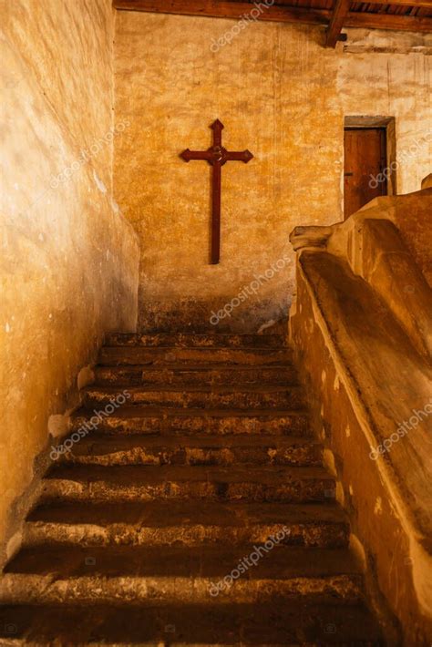 Escaleras Al Final Del Pasillo En Un Antiguo Convento Del Siglo XVII En