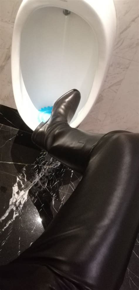 HornySentai on Twitter RT leatherloves77 厕所在哪里