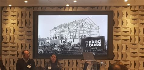 Naked House