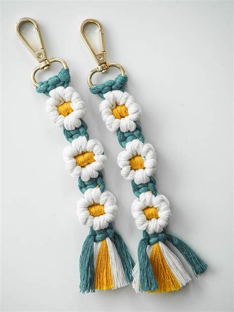 Daisy Macrame Keychain Tutorial Macrame Makers Club