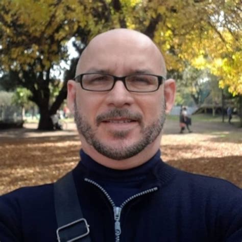 Juan Buenos Aires Graduado como Arquitecto con maestría en Docencia
