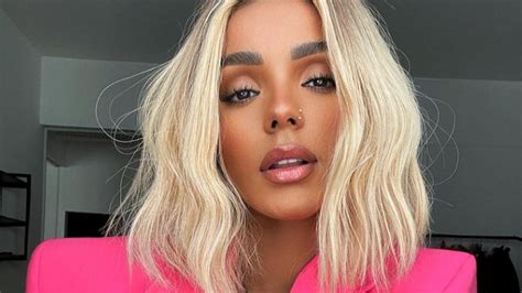 Brunna Gonçalves coloca o bumbum GG para jogo em biquíni fio dental Gata