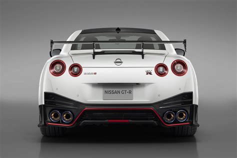 Nissan Gt R Nismo Sheds Weight Improves Grip Nissan Gt R