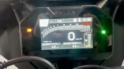 Yamaha R Gets Tft Display Led Blinkers New Colour