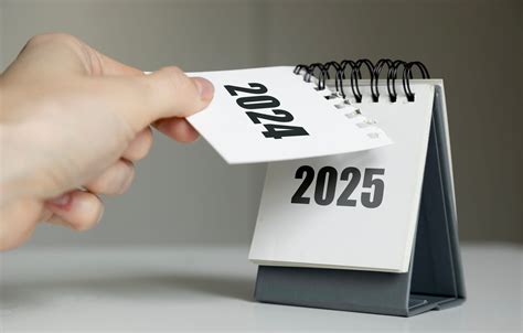 Zile libere 2025 Când pică sărbătorile legale în următorul an Românii
