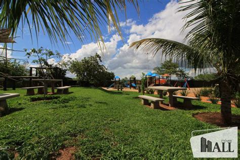 Casa à Venda no Condomínio Golden Park 3 Quartos e 4 Vagas Achou