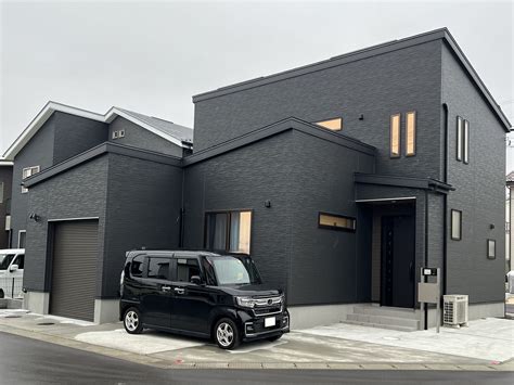 SUUMO 2300万円ビルトインガレージ間取図有リビングから愛車を眺められるビルトインガレージのある黒の家 一建設 の建築