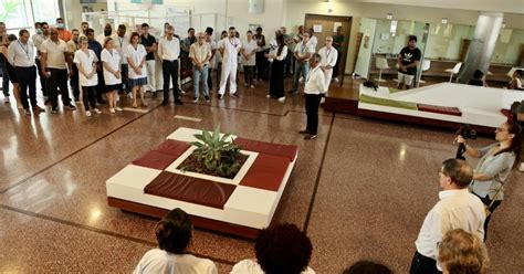 CHU de La Réunion une minute de silence en hommage à l infirmière