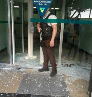 Bandidos tentam roubar agência bancária em Igaratinga veja imagens