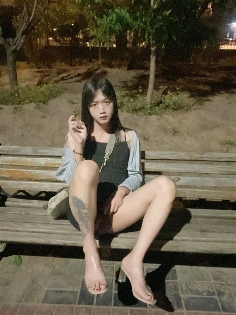 念念同学 on Twitter 敷衍一下更新一下如果半夜出门看到这类的那肯定是福利姬