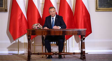 Nowelizacja ustawy o służbie cywilnej Jest decyzja prezydenta Andrzeja
