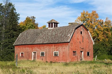 Drunk Driving Suspect Found Naked On Top Of Barn Uncategorized