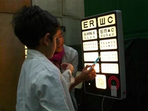 El colegio de Oftalmólogos denunció al municipio por brindar atención