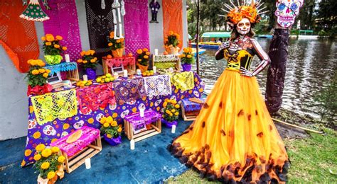 Vive las tradiciones al máximo en las trajineras de Xochimilco
