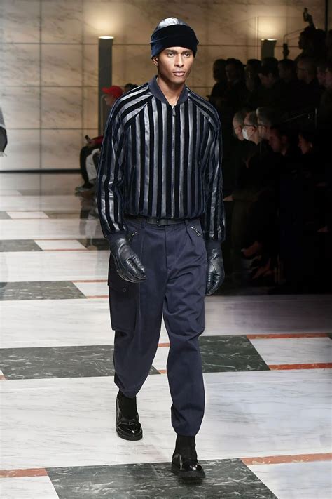 Giorgio Armani Fall Winter 2023 2024 RUNWAY MAGAZINE Official