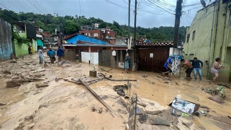 Chuvas mais de 740 pessoas estão desabrigadas no litoral norte de SP
