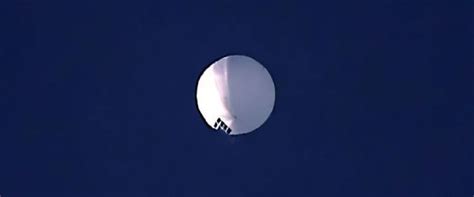 Qué se sabe del globo espía chino que vigila el Pentágono