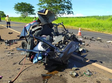 Motorista Morre Ap S Invadir Pista Contr Ria E Bater De Frente