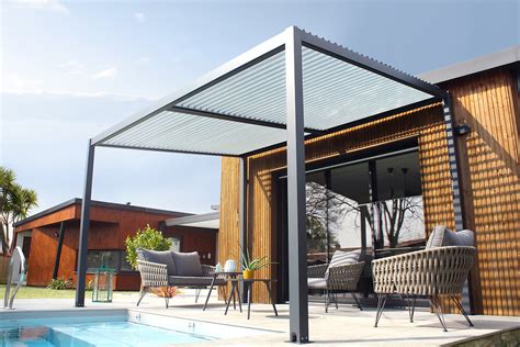 Pergola bioclimatique à lames orientables blanches Bricorama