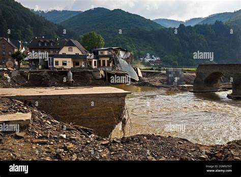 Hochwasserkatastrophe Ahrtal Rech Fotos Und Bildmaterial In