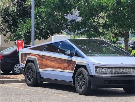 Подивіться на Tesla Cybertruck який схрестили із Ford Country фото