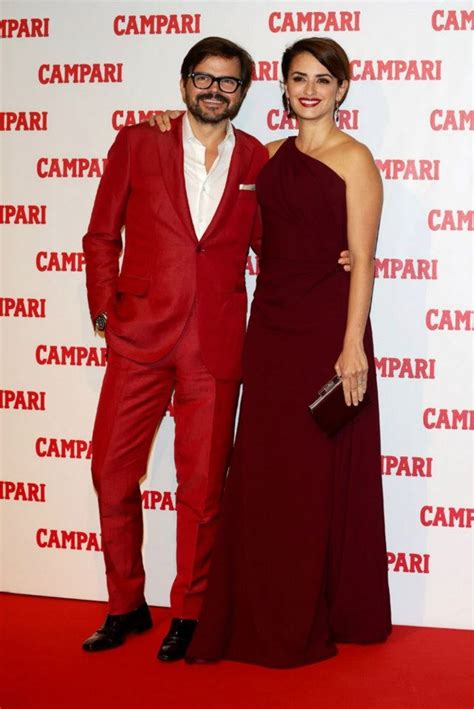 Kristian Schuller And Penelope Cruz In One Shoulder Formal Dress