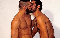 Machos Pelados Gostosos na pegação sexo putaria Barbudos se beijam
