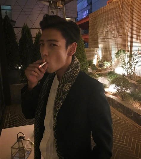 今天是TOP崔胜铉生日权志龙在ins晒出合照为其庆生