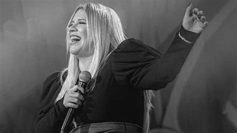 Morre cantora Marília Mendonça aos 26 anos em acidente de avião no