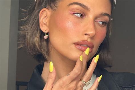 Nowa Fryzura Hailey Bieber Wyznacza Wiosenne Trendy Lekka Wygodna
