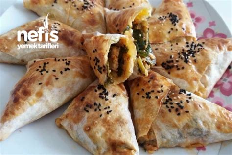 Ispanaklı Peynirli Üçgen Börek Nefis Yemek Tarifleri