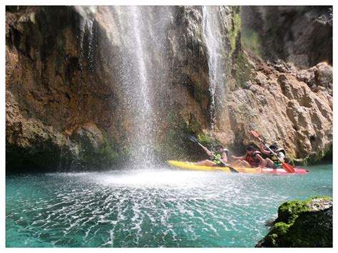 Nerja Excursión Guiada en Kayak por los Acantilados de Maro Cerro