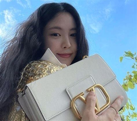 韩网热议Apink孙娜恩去YG后的华丽视觉人间失格完全不同的气氛 哔哩哔哩