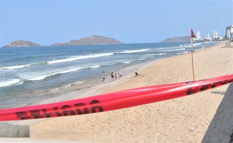 Por fuerte oleaje cierran accesos a estas playas de Mazatlán