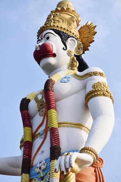 Hanuman é um deus hindu e macaco divino companheiro vanara do deus rama