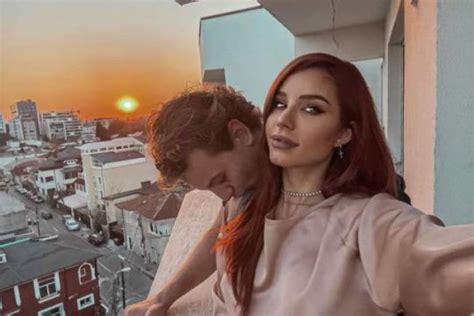 Carmen Grebenisan insarcinata Qbebe ro Pregătește camera copilului