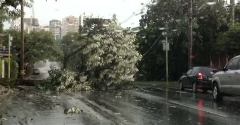 G1 Chuva ventos de até 85 km h deixam 40 mil sem luz em Curitiba