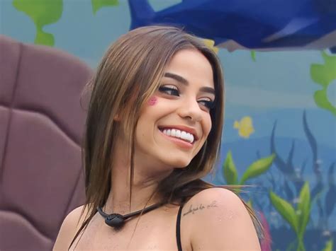 Key Alves aposta em biquíni preto e sensualiza na web