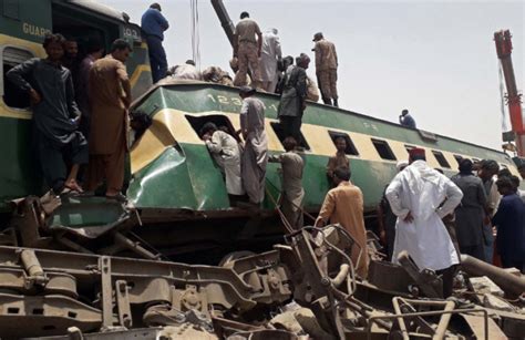 Muertos Y M S De Heridos Tras El Descarrilamiento De Tren En