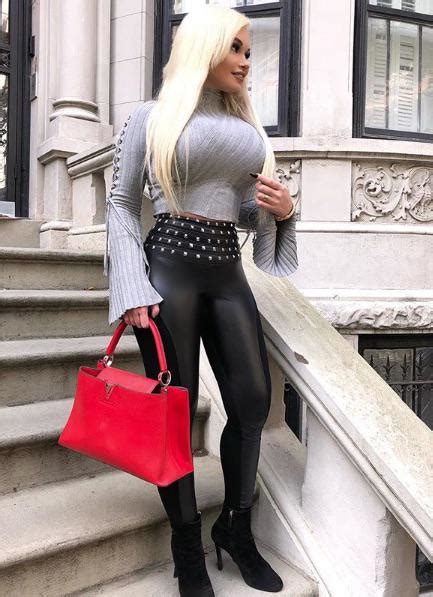 Urban R2busty2hide