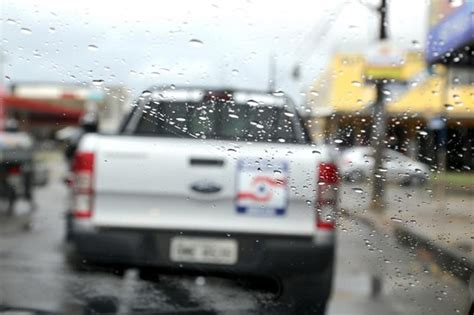 Defesa Civil emite alerta de chuva moderada e ventos fortes O que é