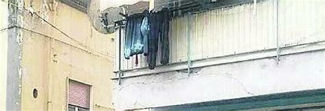 Torre Annunziata Cade Dal Balcone A 15 Anni Esclusi Atti Di