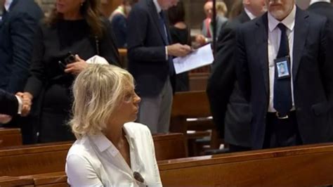 Silvia Toffanin e De Filippi ai funerali di Berlusconi perché Maria