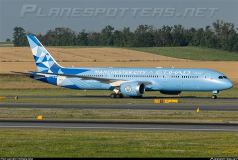 A Bnd Etihad Airways Boeing Dreamliner Photo By Wolfgang Kaiser