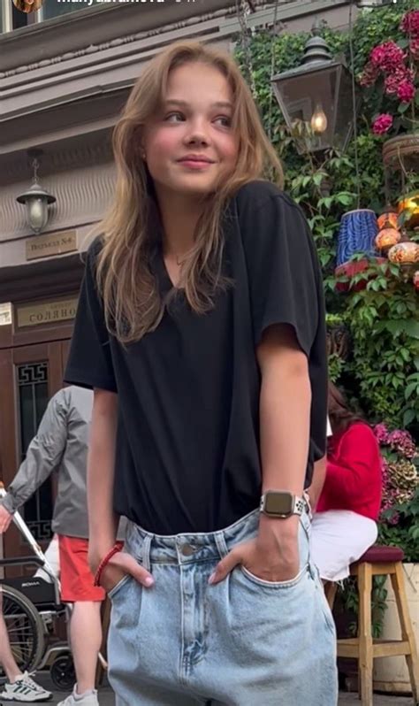 Maisie De Krassel Model Actress Artofit