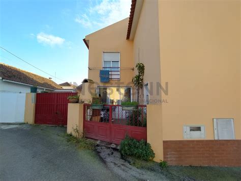 Moradia T3 Em Banda A Venda Em Lourinha
