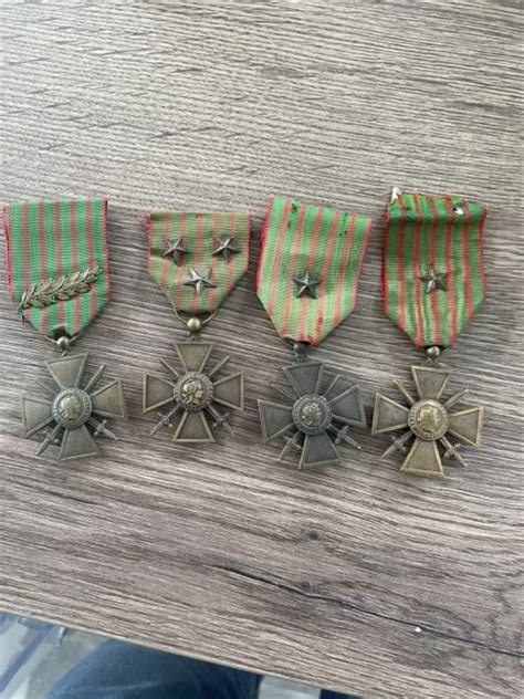 Lot De Anciennes M Dailles Militaire Croix De Guerre